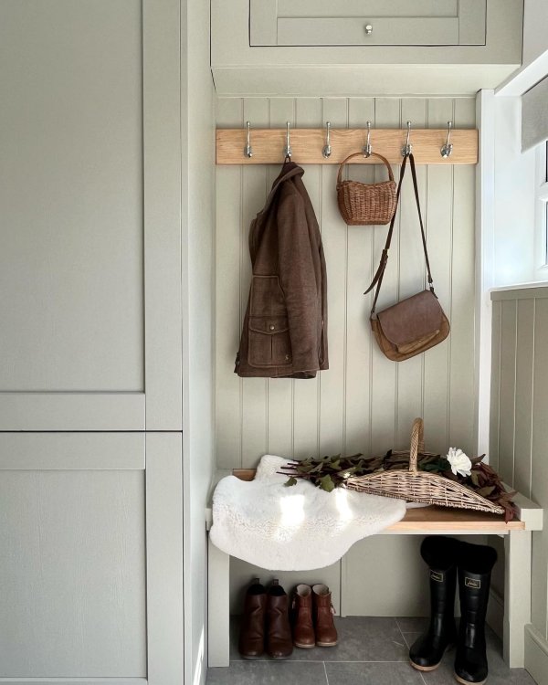 Allendale Sage Green Kitchen | Fitted Kitchens | Howdens