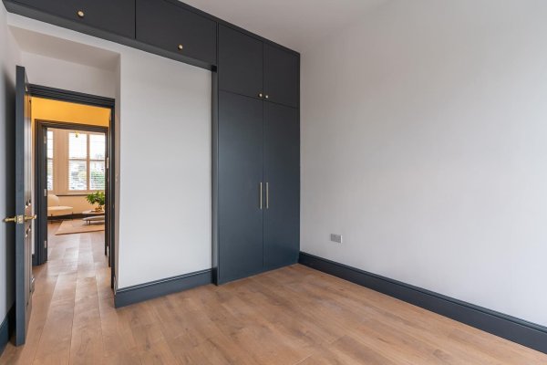 Hockley Super Matt Navy Bedroom | Fitted Bedrooms | Howdens