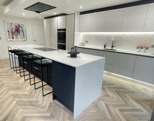 Hockley Super Matt Navy Kitchen | Fitted Kitchens | Howdens