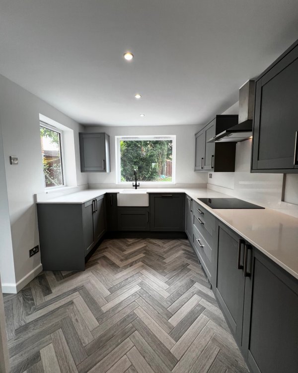Halesworth Charcoal Kitchen | Fitted Kitchens | Howdens