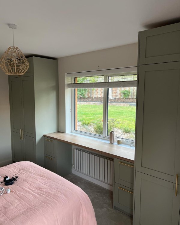 Allendale Sage Green Kitchen | Fitted Kitchens | Howdens