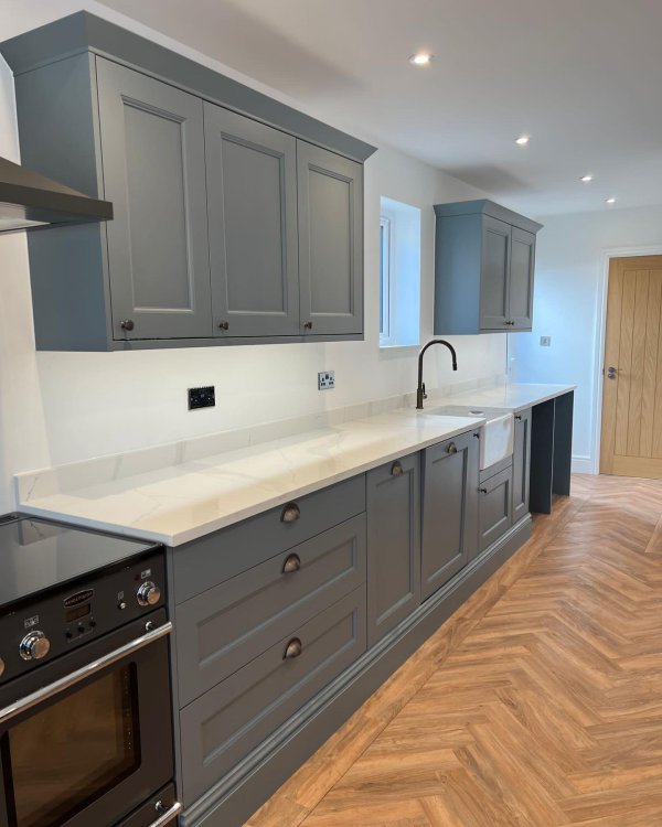 Elmbridge Dusk Blue In Frame Kitchen | Howdens