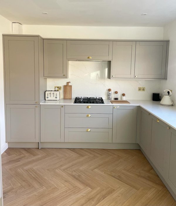 Witney Pebble Kitchen | Fitted Kitchens | Kitchens | Howdens