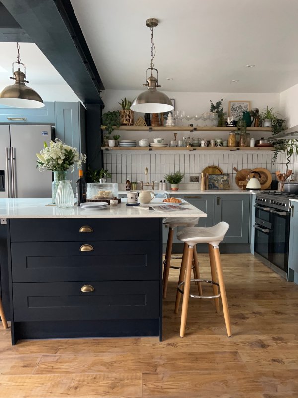 Chelford Dusk Blue Kitchen | Fitted Kitchens | Howdens