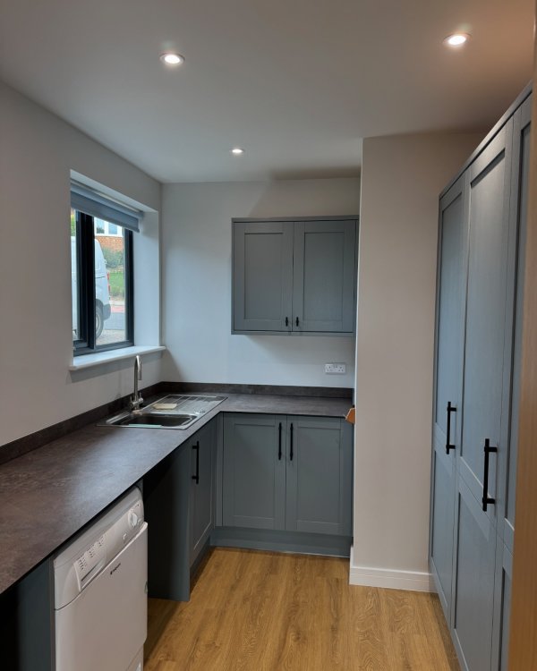 Halesworth Dusk Blue Kitchen | Fitted Kitchens | Howdens