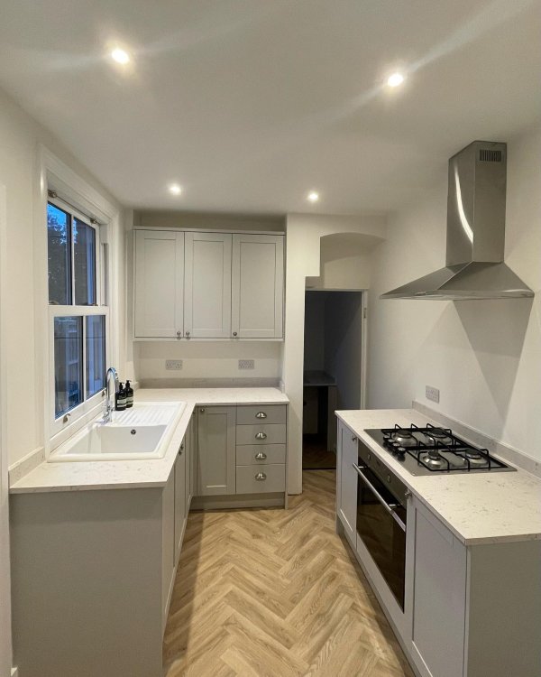 Allendale Dove Grey Kitchen | Fitted Kitchens | Howdens