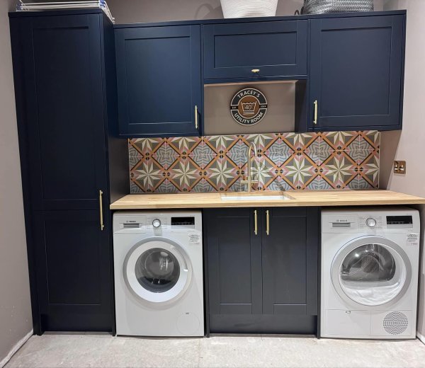 Witney Navy Kitchen | Fitted Kitchens | Kitchens | Howdens