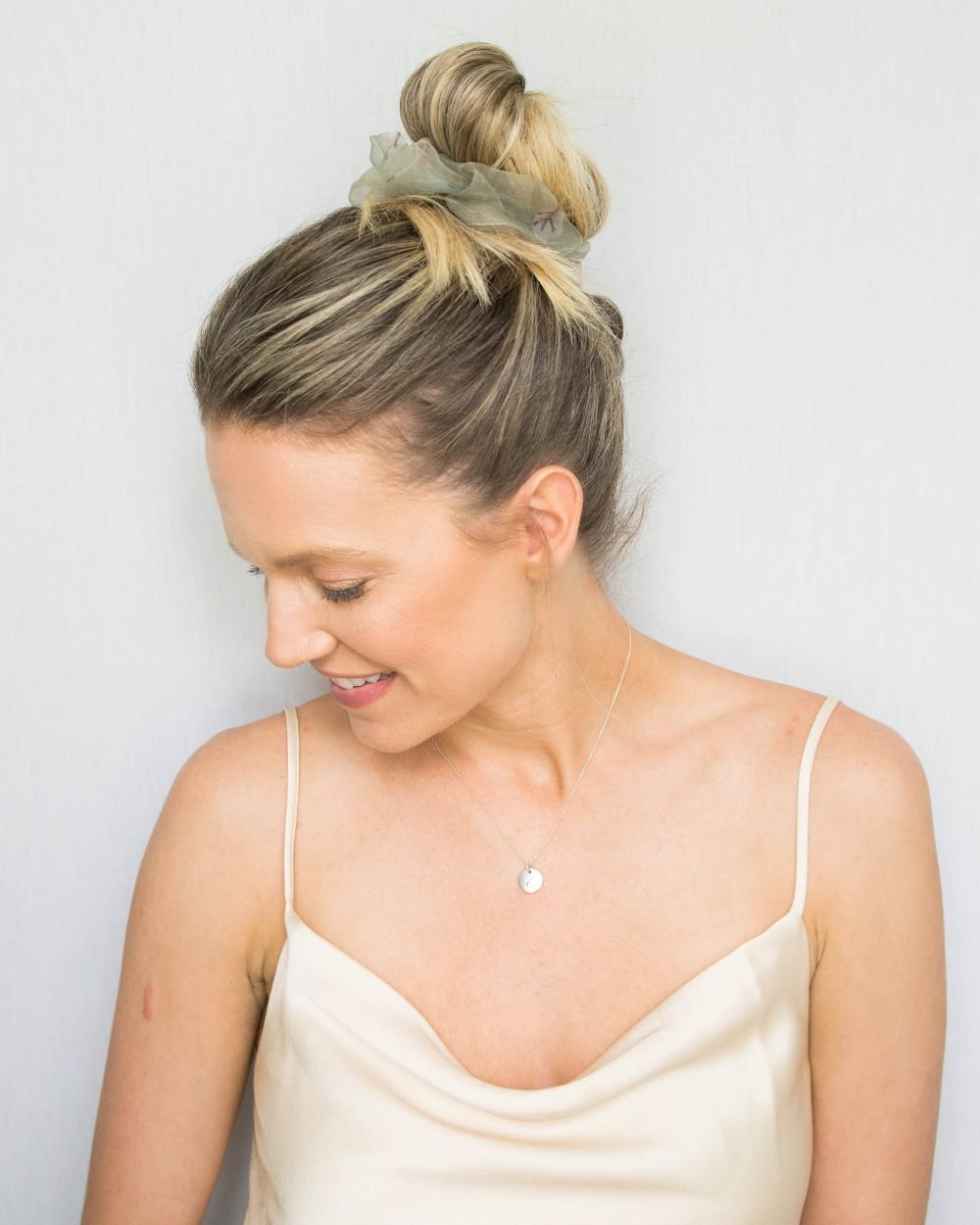 Hairstyles With Scrunchies: How To Wear The Trend From Day To Night ...