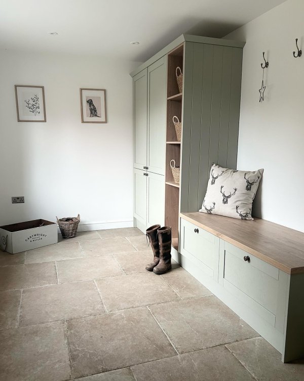 Allendale Sage Green Kitchen | Fitted Kitchens | Howdens