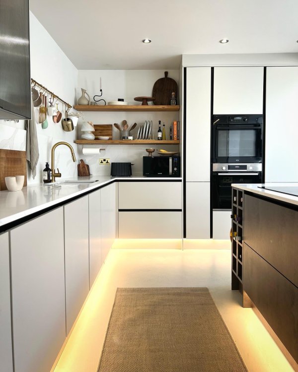 Hockley Textures Dark Stone Kitchen | Howdens