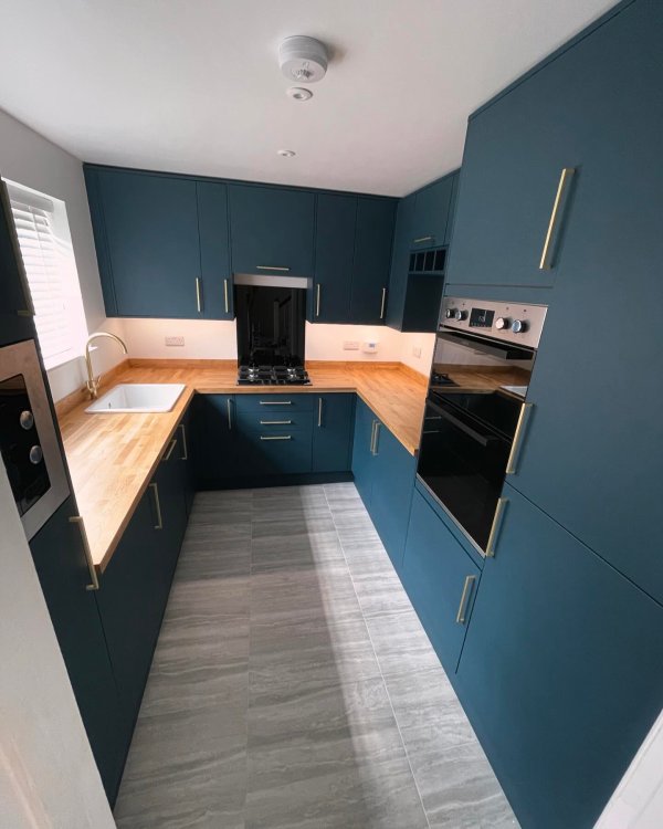 Greenwich Marine Blue Handleless Kitchen | Kitchens | Howdens