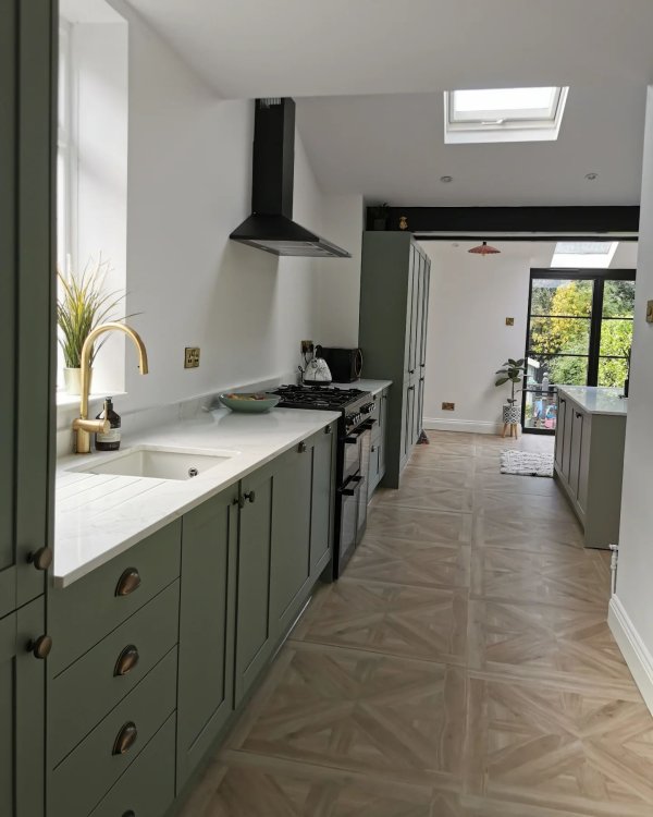 Halesworth Sage Green Kitchen | Fitted Kitchens | Howdens