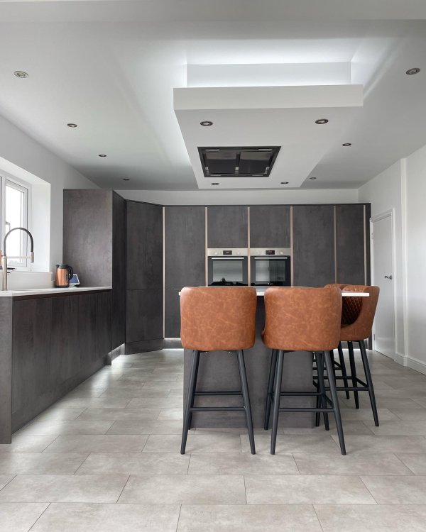 Hockley Textures Concrete Handleless Kitchen | Fitted Kitchens | Howdens