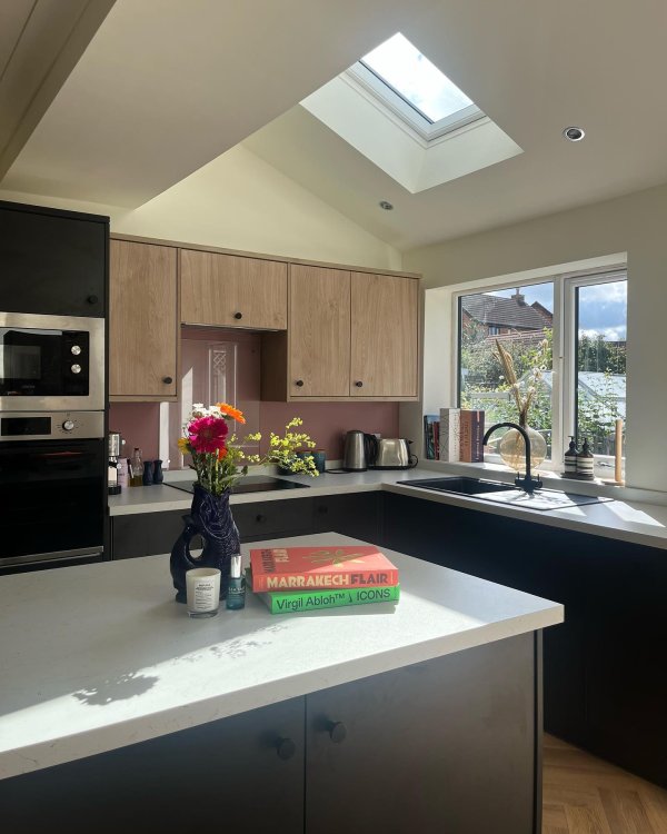 Greenwich Natural Oak Kitchen | Howdens