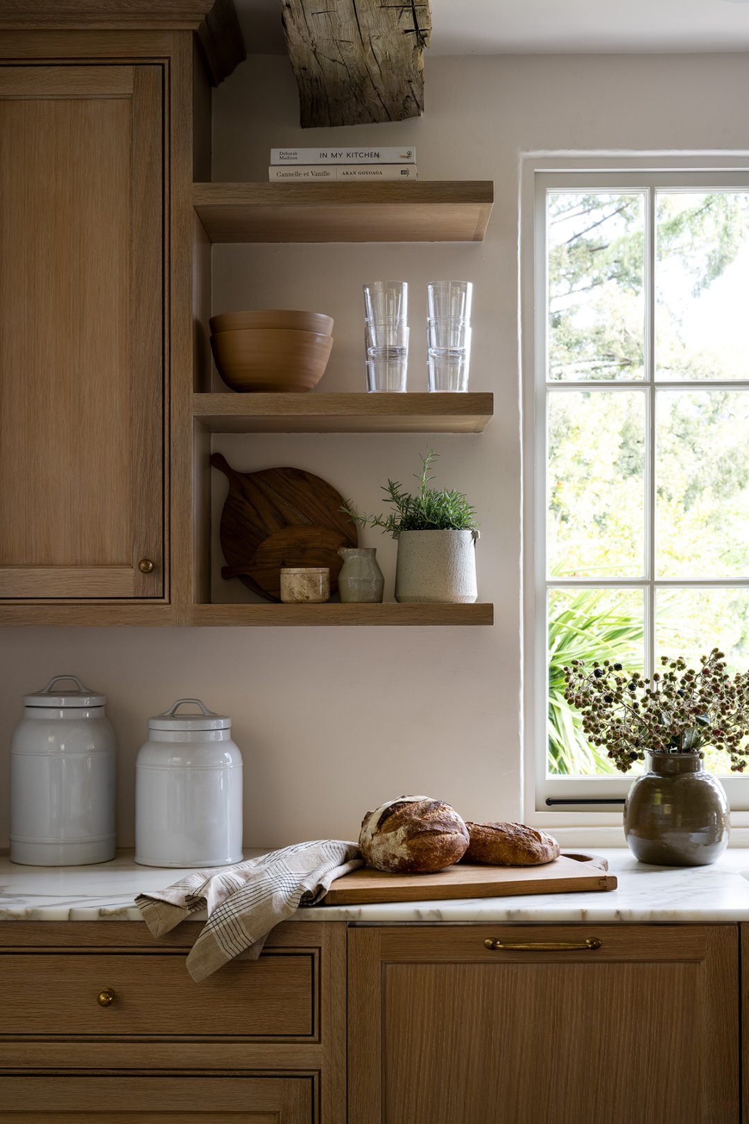 How to Organize Your Kitchen (10 Tips)