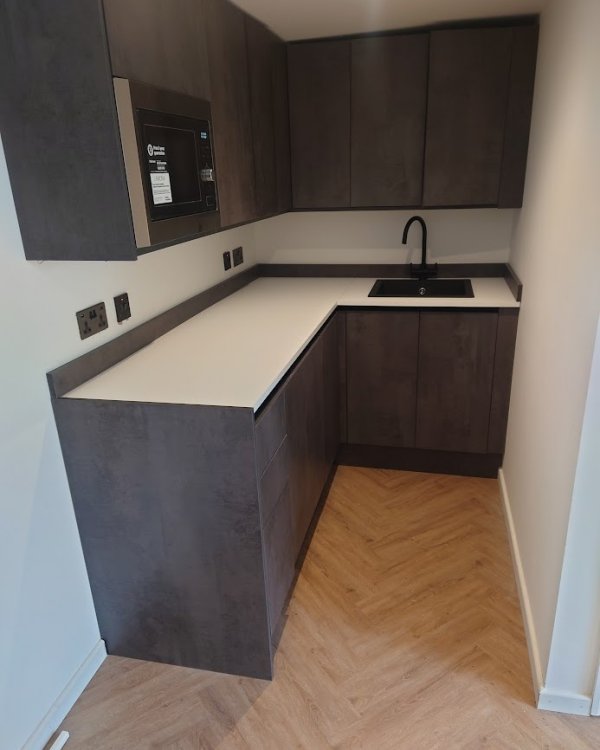 Hockley Textures Dark Stone Kitchen | Howdens