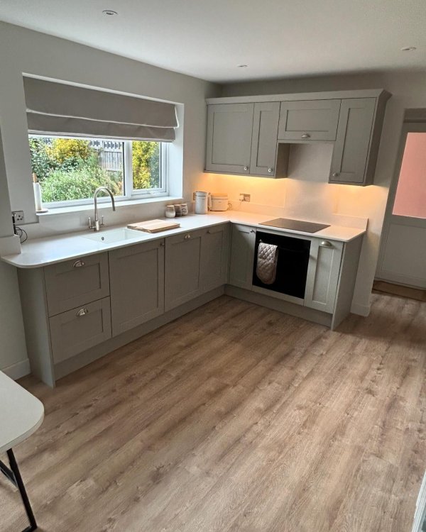 Halesworth Pebble Kitchen | Fitted Kitchens | Howdens