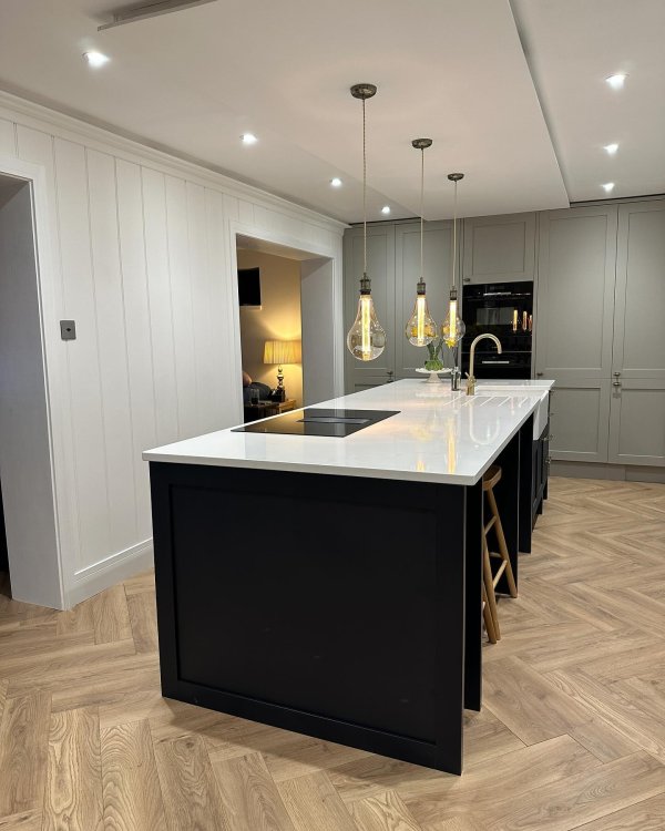 Halesworth Pebble Kitchen | Fitted Kitchens | Howdens